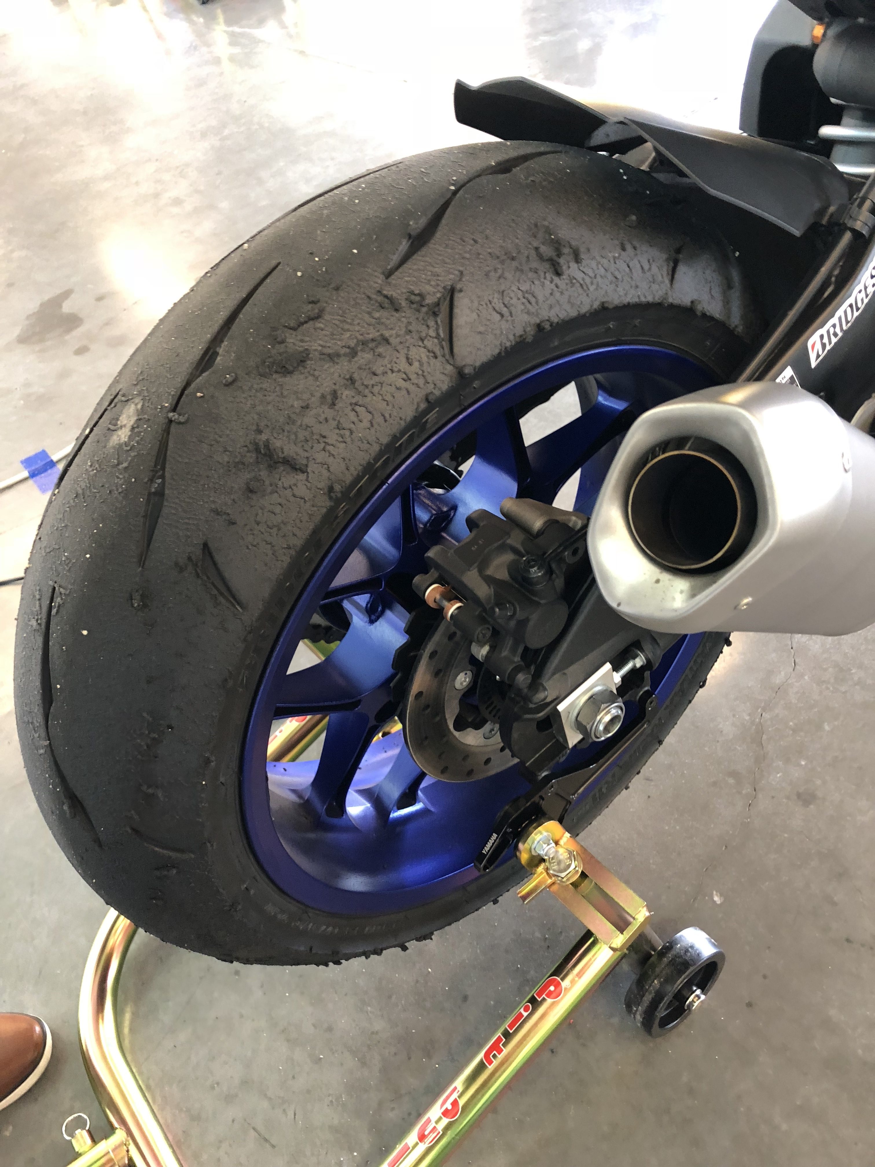 The New Ish Review: Bridgestone Battlax Racing R11 Tire - SportBikes ...