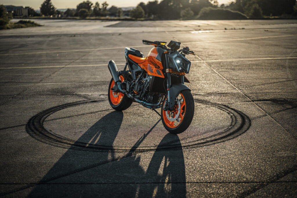 2024 KTM 990 DUKE - First Look - SportBikes Inc Magazine