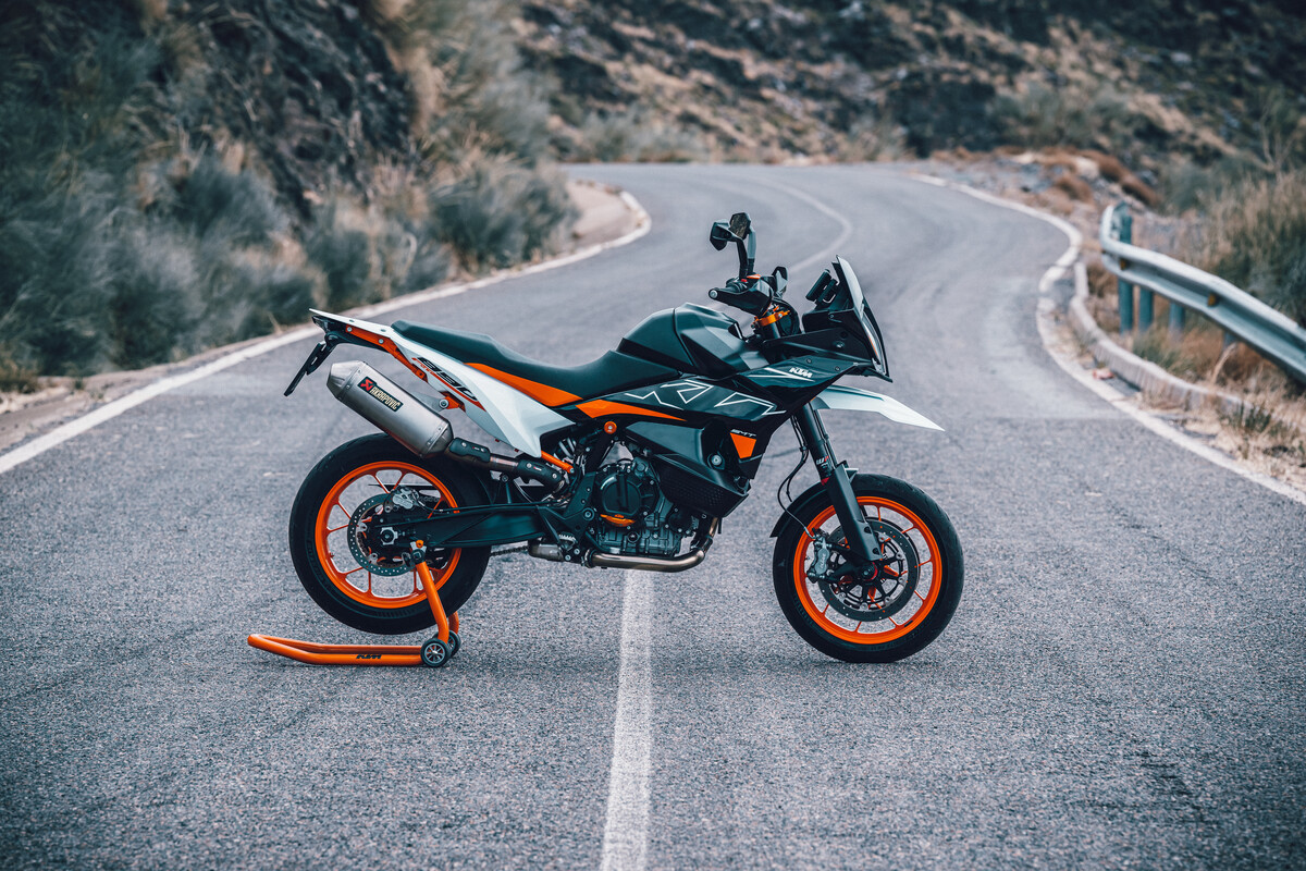 KTM 890 SMT - First Look - SportBikes Inc Magazine