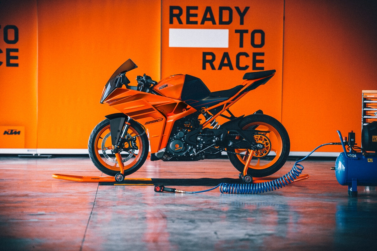 The RC 390 gets updates for 2024 - SportBikes Inc Magazine
