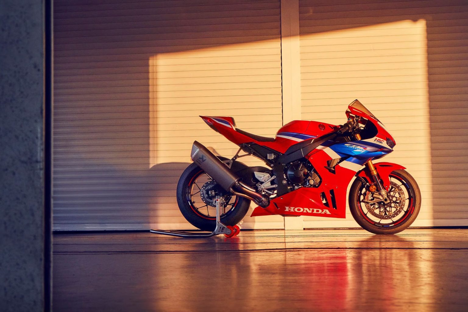 2025 CBR1000RR-R Fireblade SP - SportBikes Inc Magazine
